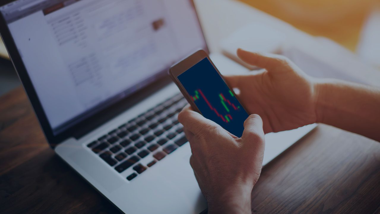 Trading While Working? One of the Worst Choices You can Make